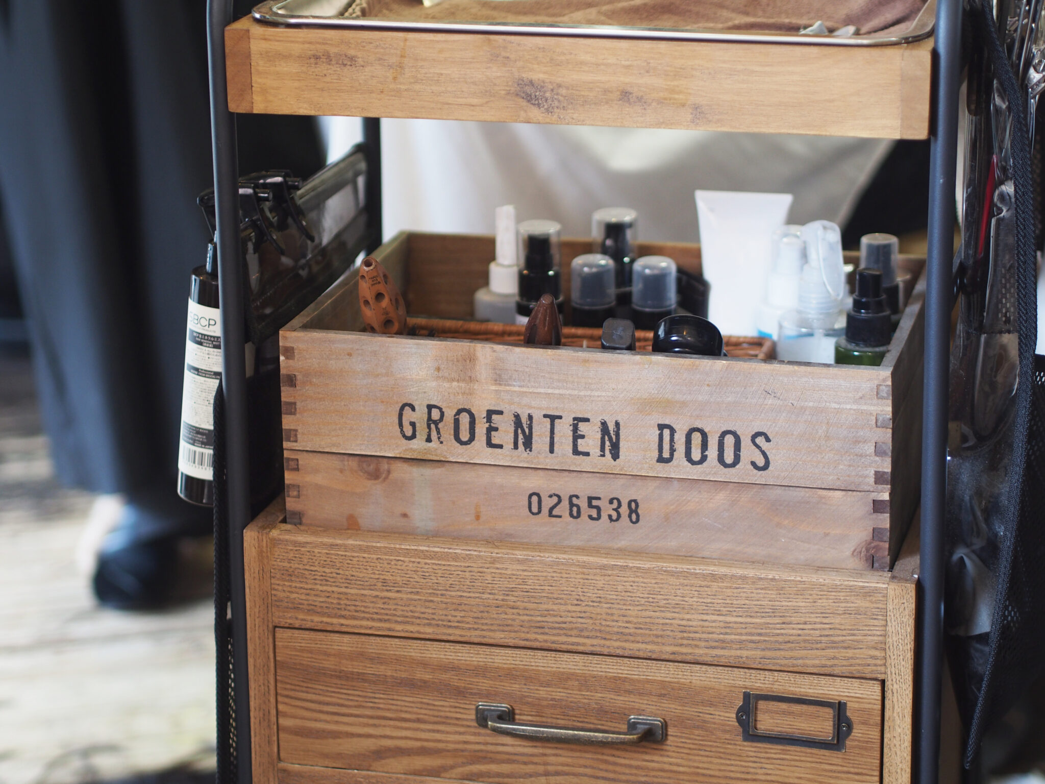 お客さんが来なくて済むヘアサロンに。コスパと無縁の美容師、カット料金を値上げした理由 | OTEMOTO[オ・テモト]